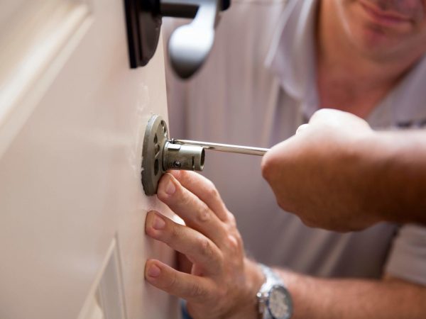 Commercial Locksmith - Studio City Lock and Key
